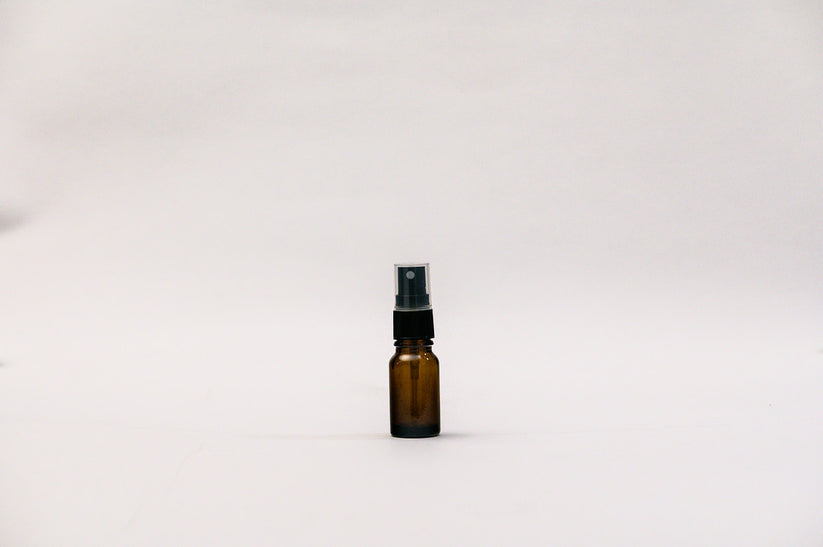 Botella ámbar 10 ml con spray atomizador – Importadora 1001